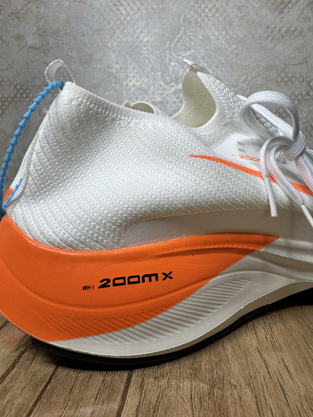 Nike Zoomx orginal Sportivniy sotiladi 44 razmer