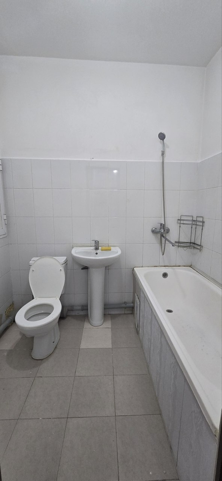 Сергели 8 участок 2/1/7 57 м² + подвал продаётся квартира,ипотека есть