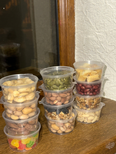Bizda har xil turdagi snack lar chaq-chuqlar bor