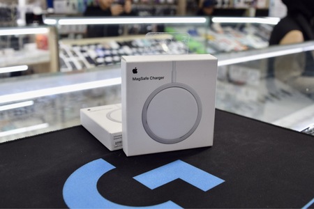 Apple Magsafe (беспроводная зарядка для iPhone)