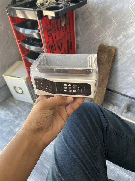Nokia 2720 Flip rangi qora