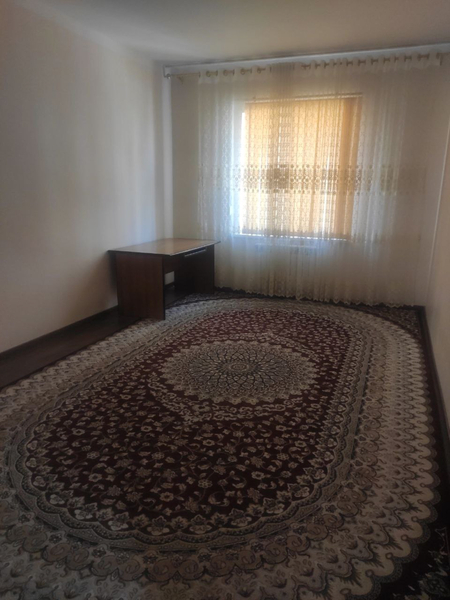 4 xonali kvartira sotiladi