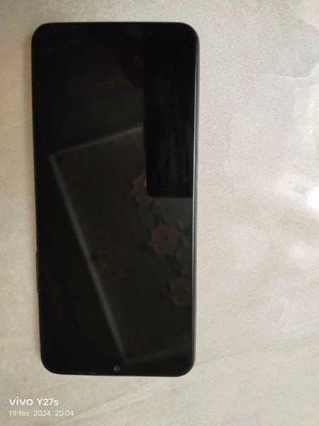 ViVo Y31 telefoni sotiladi. 128GB