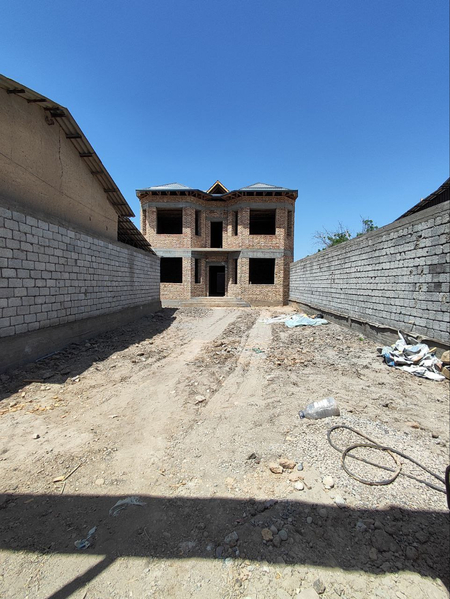 Sotiladi Yangihayot tumani chortoq mahallada 4 sothli hovli