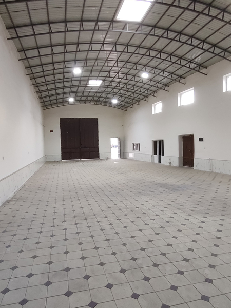Arendaga beriladi.Katta yo'l ustida. Ximik stadioni yonida