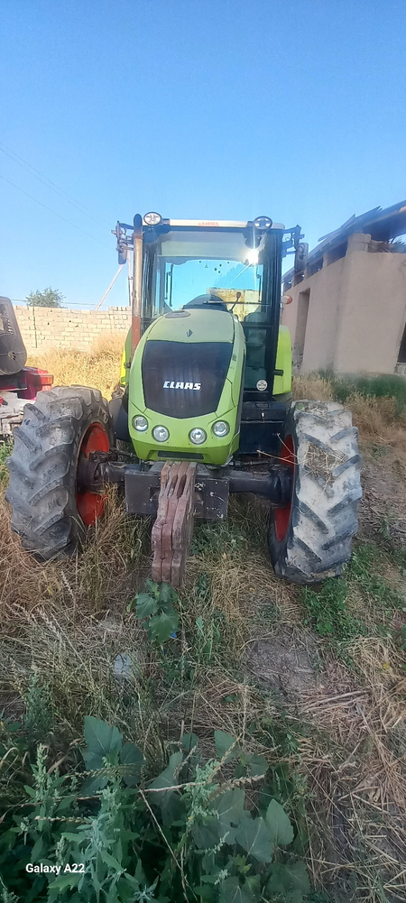 Class axos 340 traktor