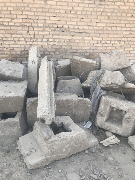 Бетонные стойки б/у. 30000 сум за 1 шт.