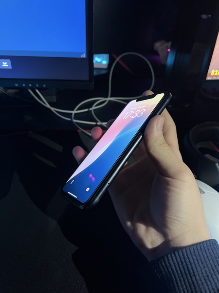 Iphone Xr Ideal xolatda