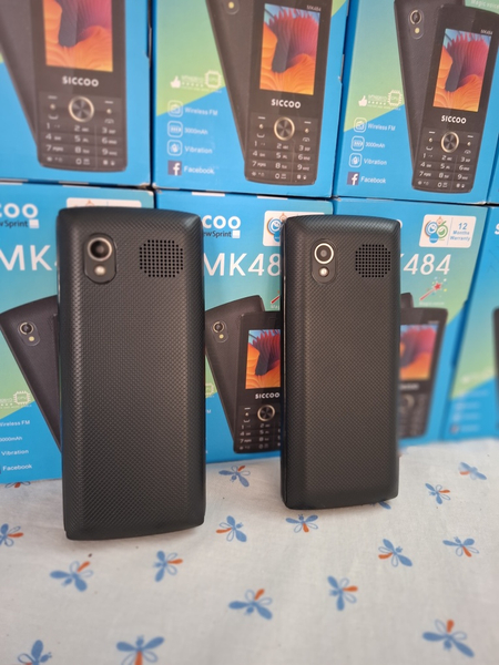 Yengi telefon SICCOO MK 484