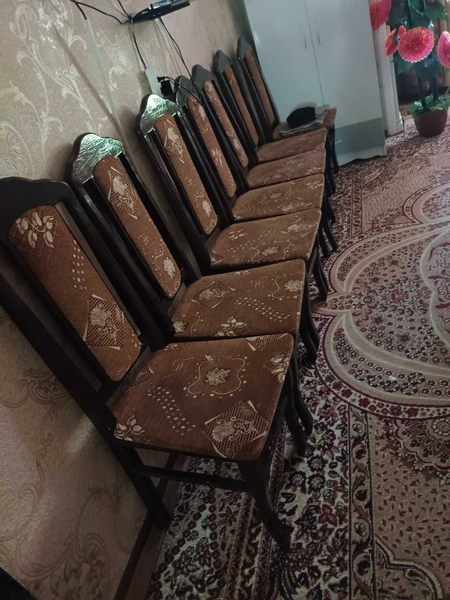 Stol va stullar. Oyoq kiyim va ustki kiyimlar shkafi