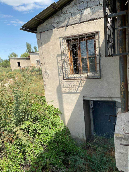 Дешево!Большую 3 этажную Дачу 300 кв.м.6сот В Халкабаде Янгиюль Район.