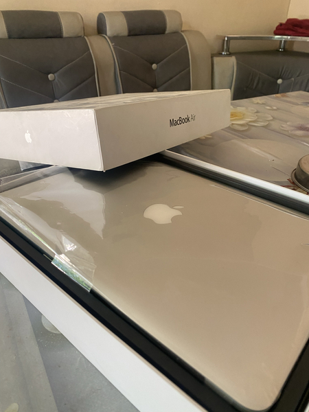 Sotiladi Macbuk 13 inch ideal 100%
