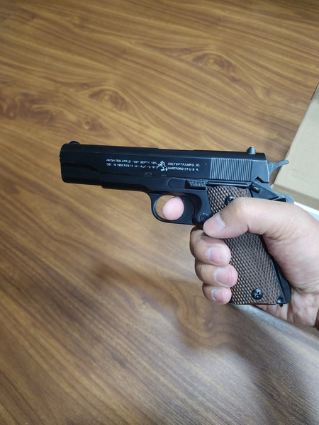 Железный пистолет C8