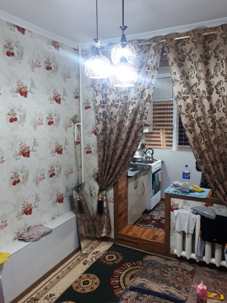 Navoiy ko'chada 42 dom kv sotiladi 3 honalik 2 etaj honalari alohida.
