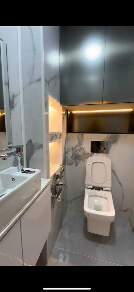 3 xonali 5 qavatli domning 6-qavati liftli dom.  100m2
Adres: minor