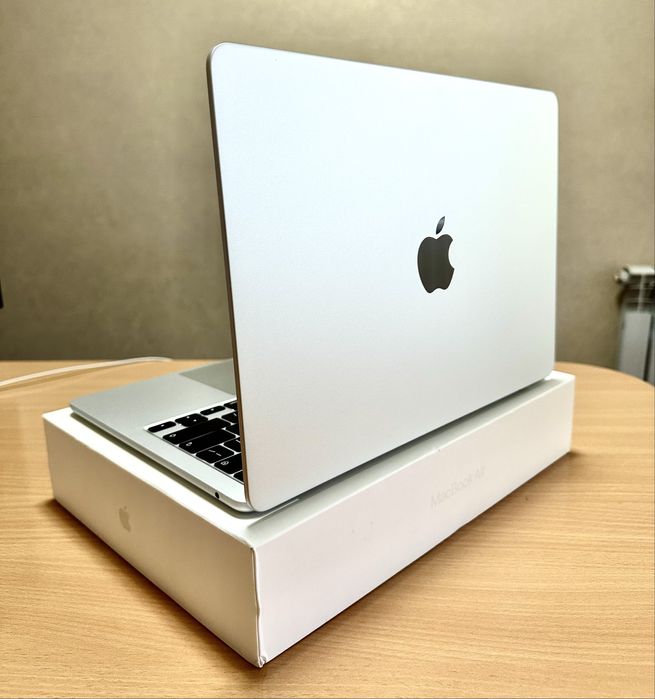 (2sikl) MacBook Air M2-8GB/256GB (Silver rang)