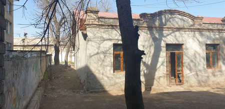 Продаётся 30 сот нежылое помещение .