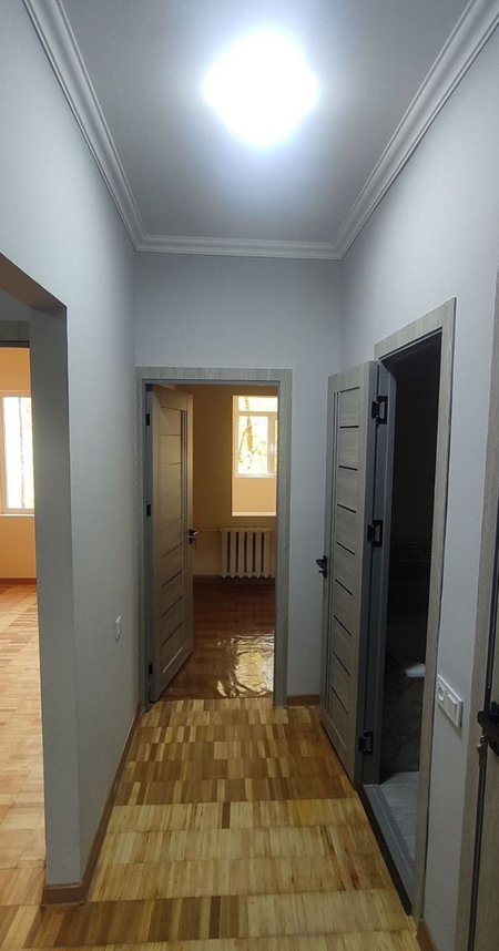 Продаётся 2 комнатная квартира на 3 этаже на массиве Карасу 6.