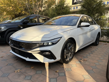 Hyundai Elantra 2024 .
