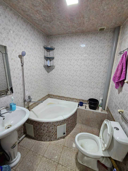 1 xonali 40m² 3-qavat uy sotiladi Ikkilamchi kreditga ham beriladi.