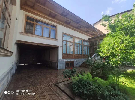 СРочна Продаётся:Ипакчиликда Сотих 6 Фасад 30/20