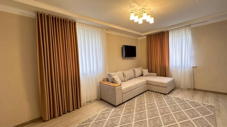 Продам квартиру 1/4/5 на Буюк Ипак Йули ,бий ,максим горький
