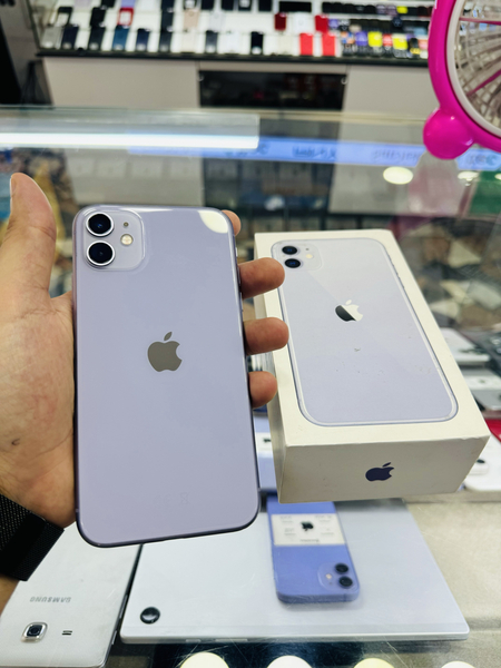 iPhone 11  64 gb purple ideal