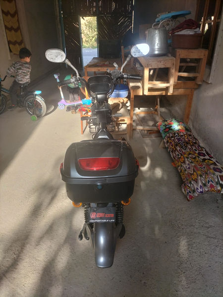 Sukuter sotiladi yo obmen benzinli sukuterlarga olati idial