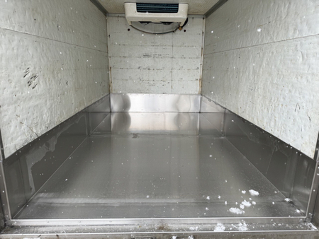 Damas labo Isuzu avtomobillarini pol qismini nerj list qoplab beramiz