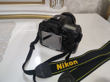 Nikon D90 sotiladi
