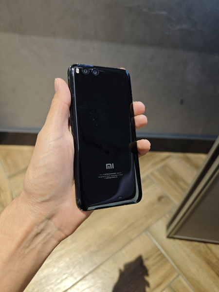 Продам Xiaomi Mi 6 Flagman