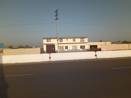 Uy uchastka hovli