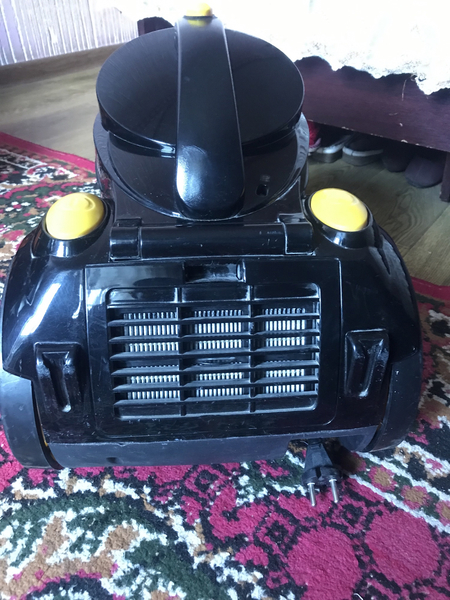 Пылесос CONFORD 2000W