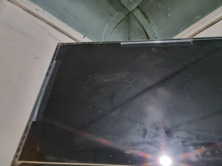 Shivaki televizor 32 smart Android TV .Ekranda oz sinig‘i bor shunichu