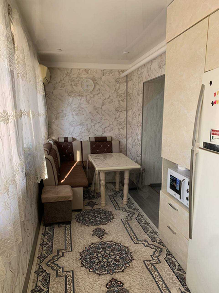 Продаётся 3х комнатная переделанная в 2х квартира на 1-этаже