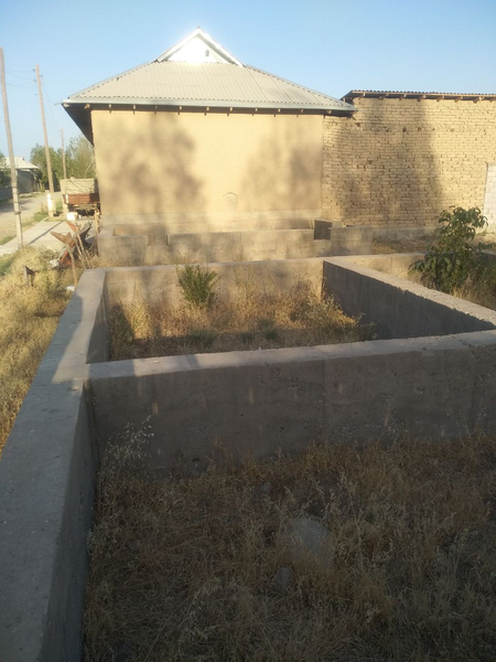 Uchastka sotiladi