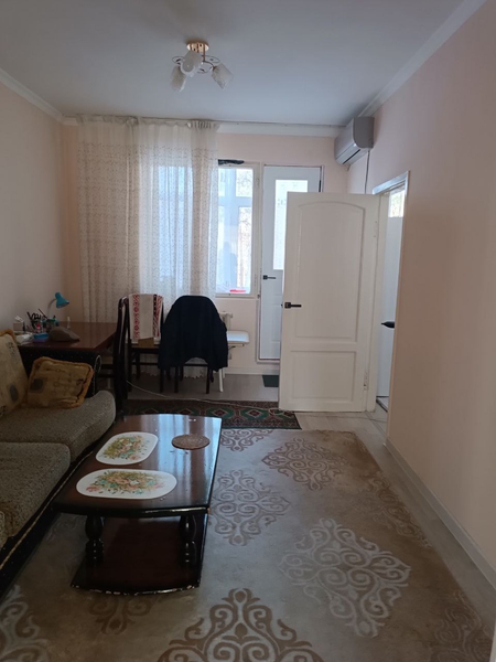Продается Квартира 2/2/5 на Художников.Метро Буюк Ипак Йули