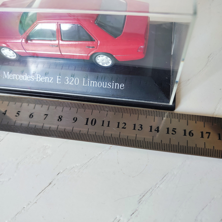 Продам модель Мерседес w124