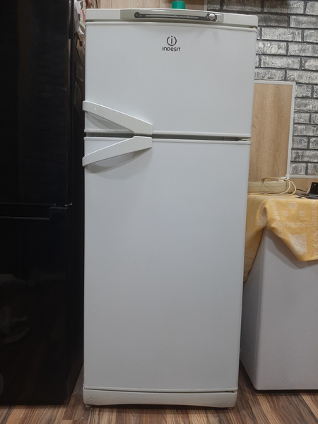 Холодильник INDESIT
