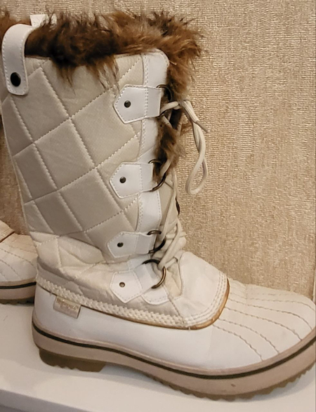Сапоги бело-молочного цвета Sketchers,, водонепроницаемые, теплые,