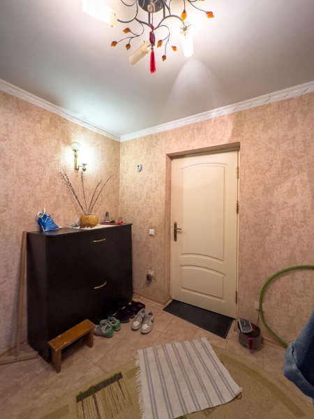 3/1/4. Кирпич. Есть подвал. Рисовый Базар. 68 м². Арзон.