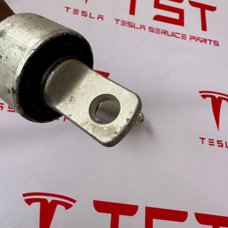 В наличии ходовые запчасти для Tesla Model Y.