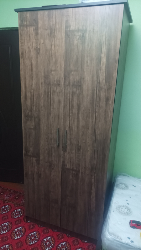 Divan va shkaf komplekt sotiladi