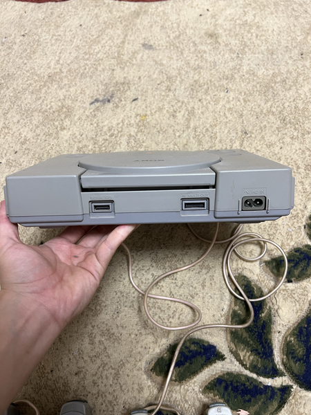 playstation 1 sotiladi