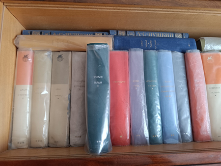 продаем книжную библиотеку.