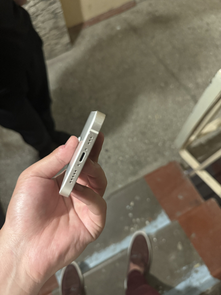 Телефон Iphone 13