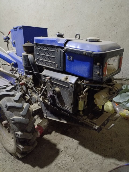 Mini traktor sotiladi