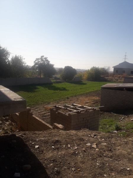 Yer sotiladi sergeli Honabod 8sotik