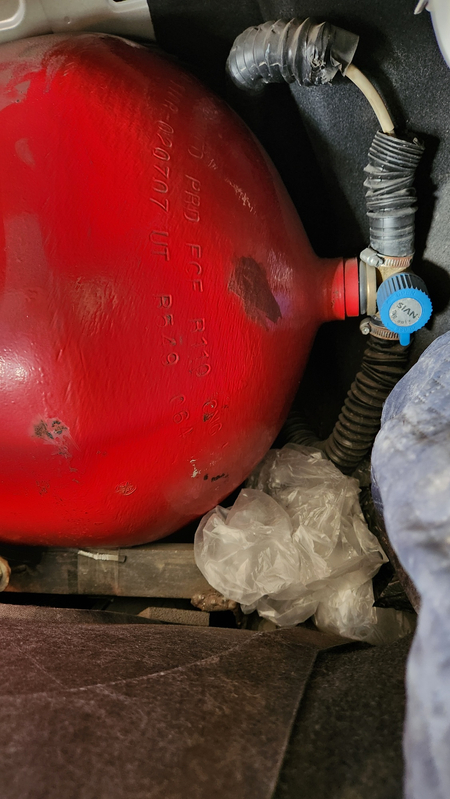 100 l Gaz ballon sotiladi yili 2018 4 pakalena