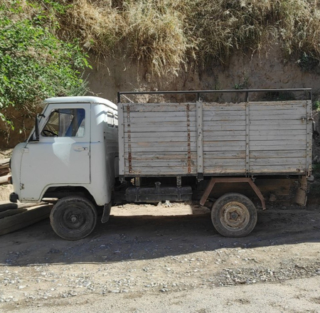 Uaz bortovoy sotiladi